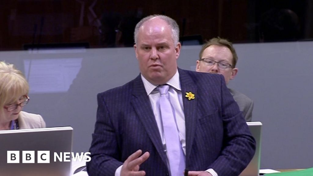 New Year Honours: Andrew RT Davies becomes a CBE - BBC News