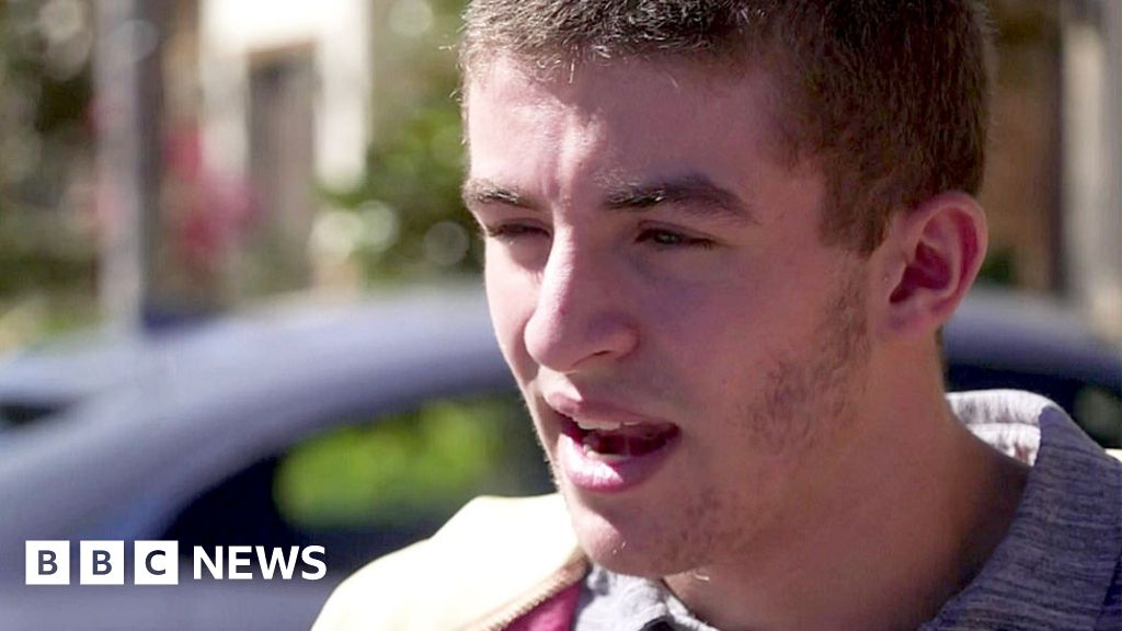 Florida school shooting: Coventry teenager hid in cupboard - BBC News