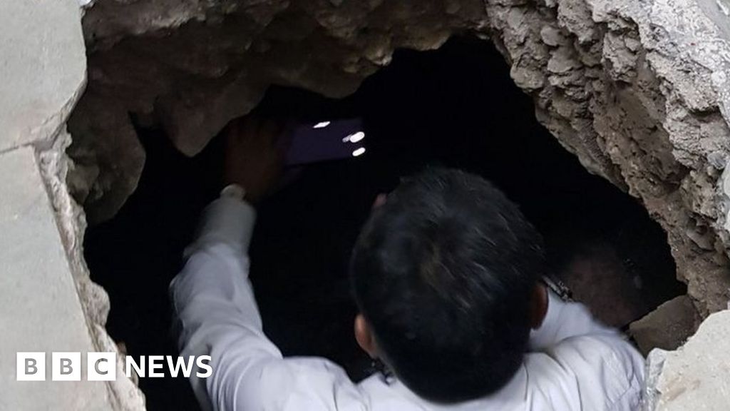 India thieves dig 25ft tunnel to rob bank