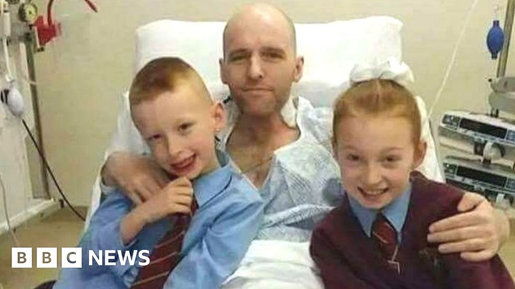 Be open and honest: How I told my child I had cancer - BBC News