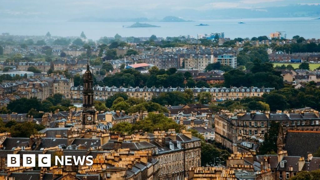 Edinburgh enjoys property market boost in last quarter - BBC News