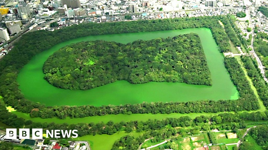 What are these keyhole shaped mounds?