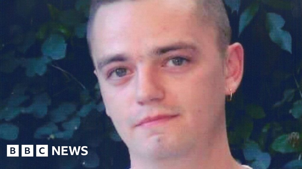 Mark Shaw death: Kieran Adey denies murdering friend - BBC News