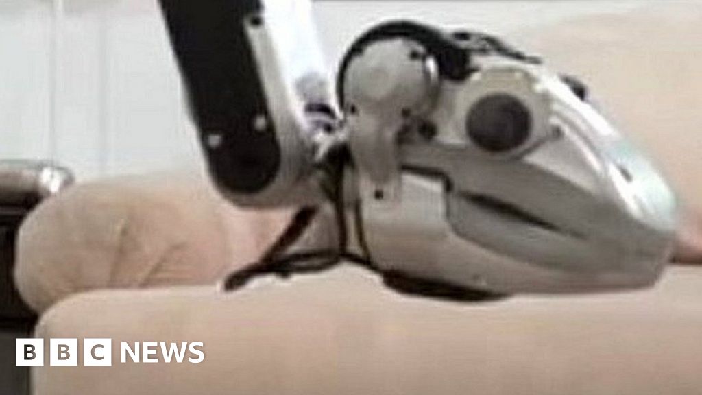 Google's SpotMini robot loads the dishwasher - BBC News