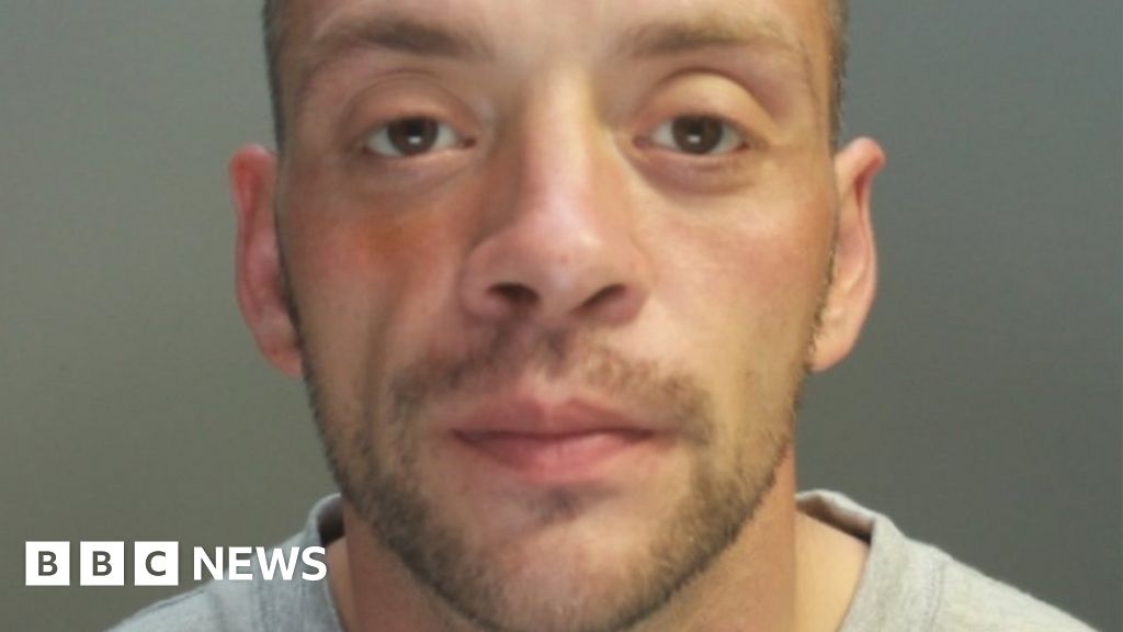 Wrexham attempted murderer Jason Roberts jailed for robbery