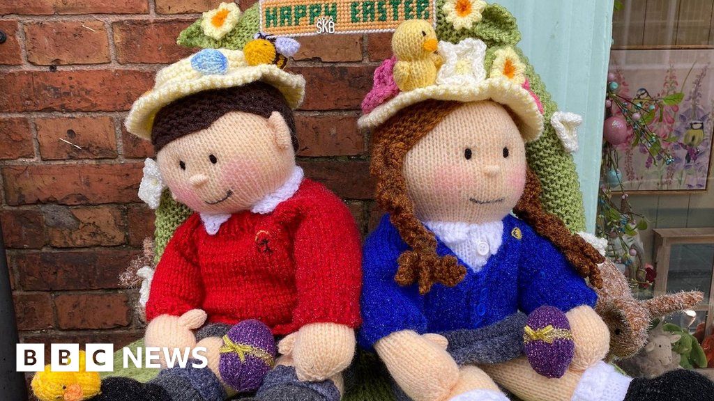 Easter knitted displays 'bring cheer and happiness' - BBC News