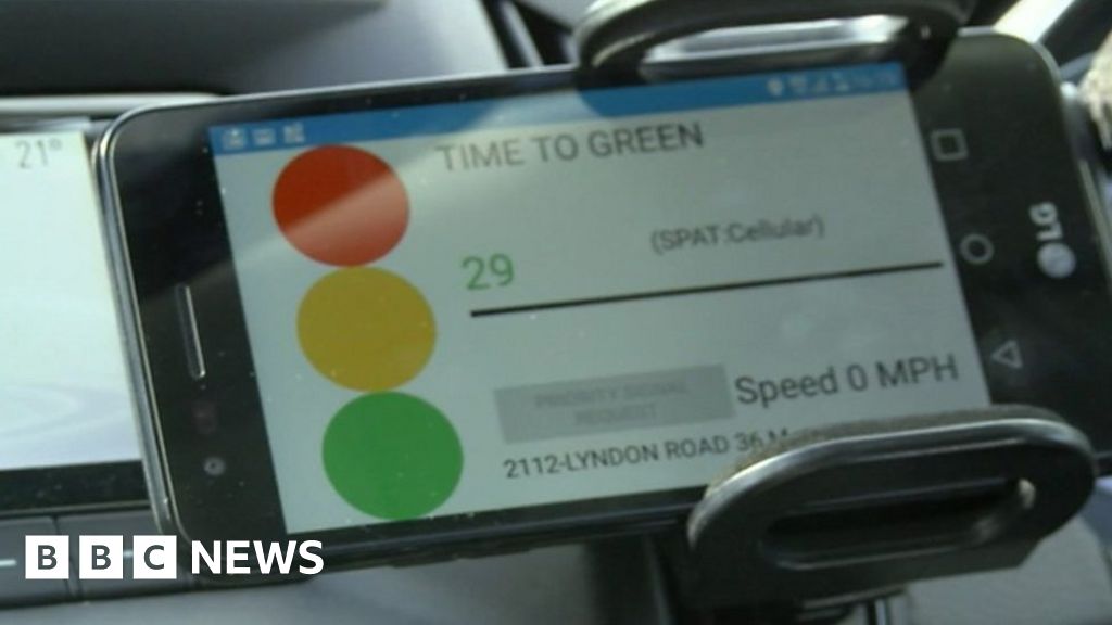 Smartphone traffic lights app trialled in Birmingham - BBC News
