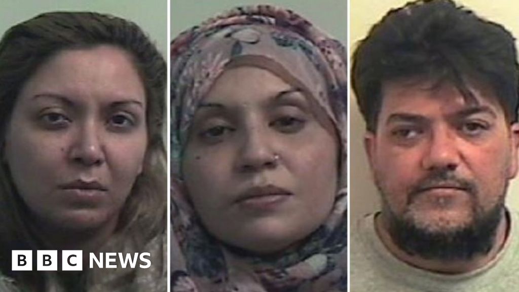 Woman and friends murdered husband in Castlemilk flat - BBC News
