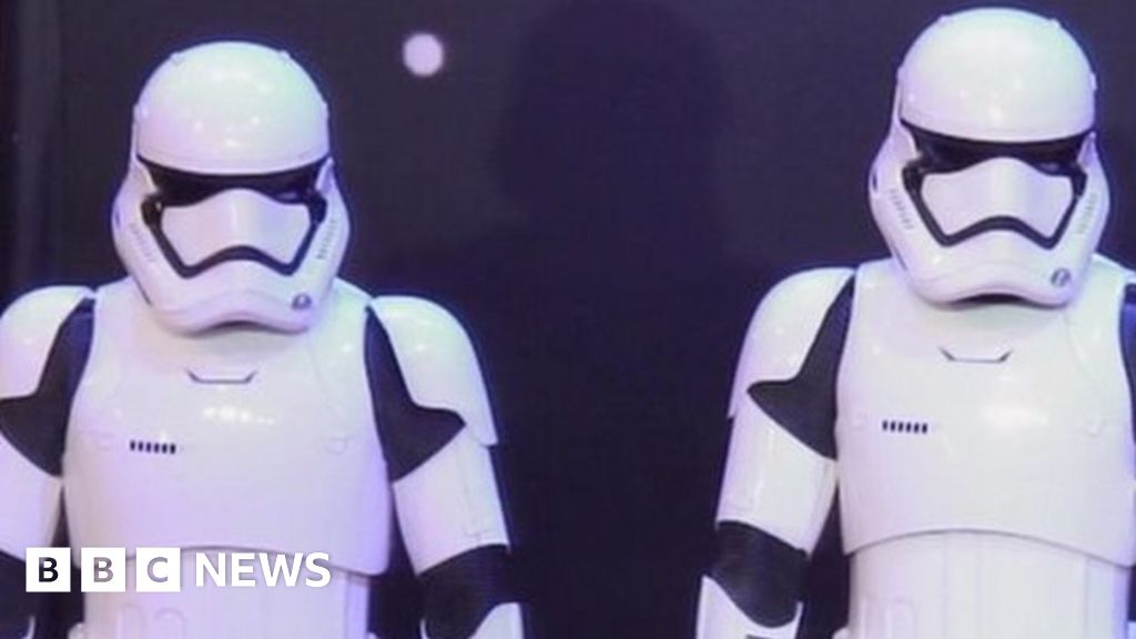 Star Wars' European premiere in 30 seconds - BBC News