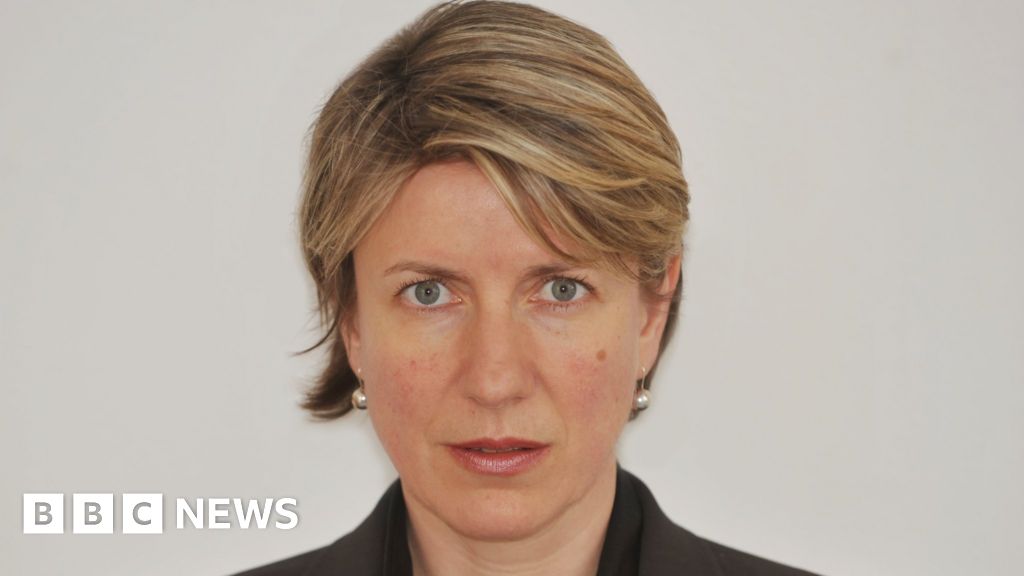Ex-BBC reporter Liz MacKean dies after stroke - BBC News