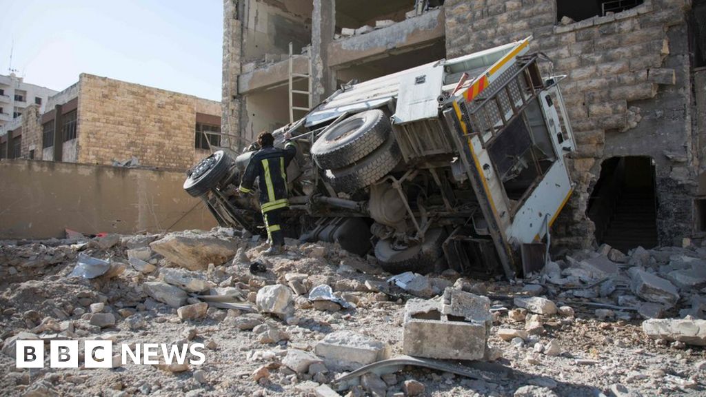 Syria: US tells Russia it will end talks if bombing continues - BBC News