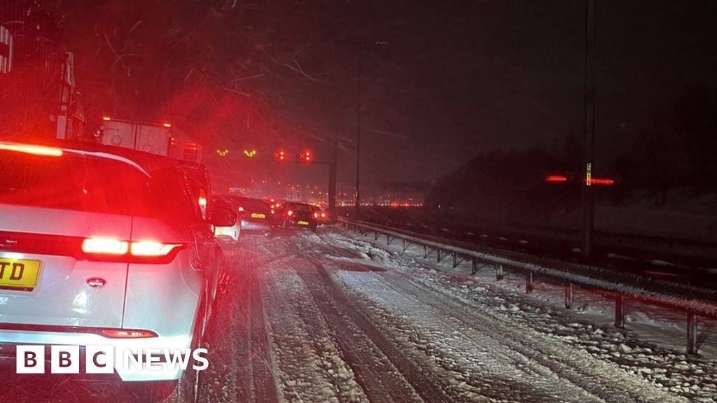 Snow disruption: M62 drivers stranded due to blizzard conditions