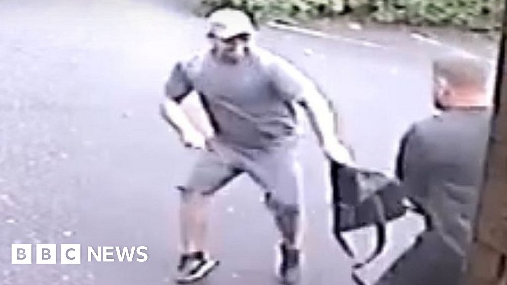 Lee Abbott jailed for murdering Widnes pub landlord over ban - BBC News