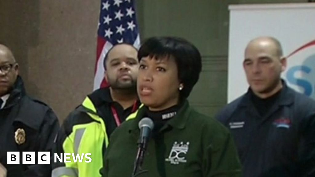 US blizzard: 'Stay off the streets' says Washington mayor - BBC News