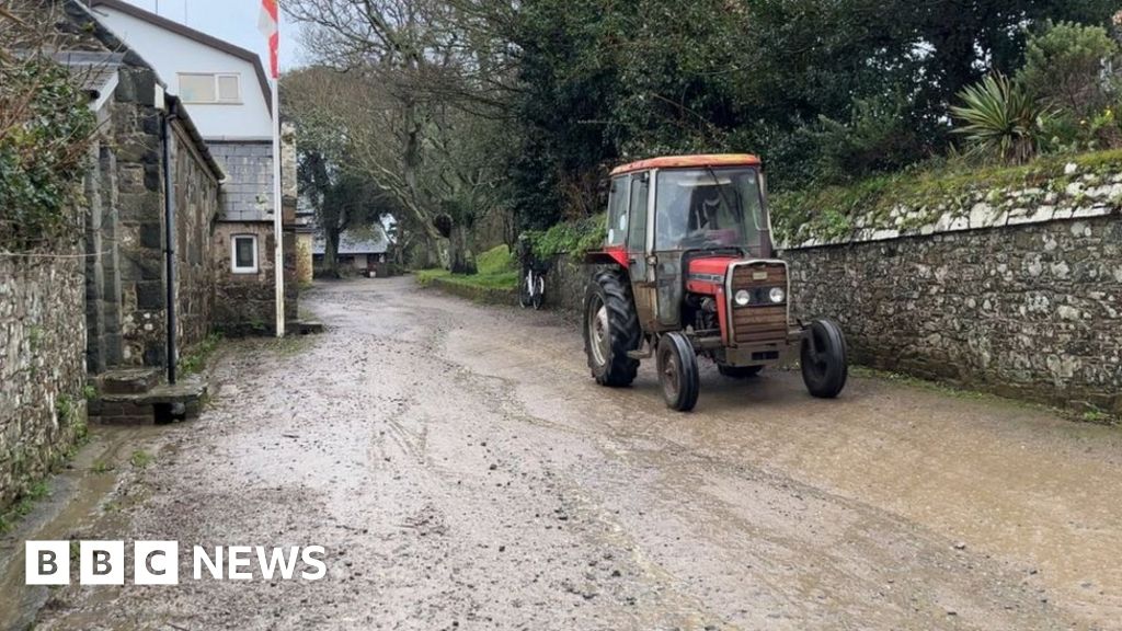 Car-free Sark could relax Sunday ban on tractors - BBC News