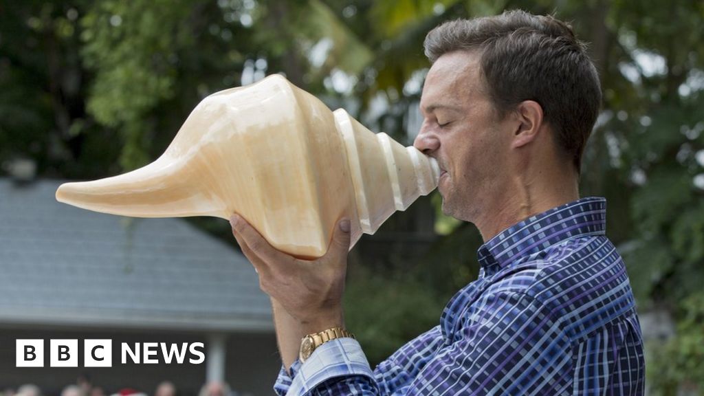 Conch shell blowing contest in Florida - BBC News