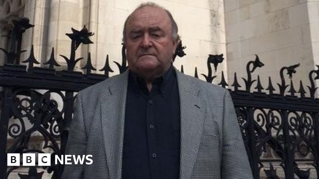 Lee Balkwell concrete mixer death: Essex Police admit failings - BBC News