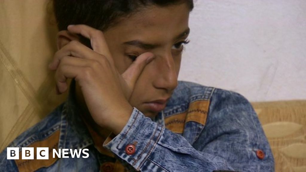 Saying goodbye to your home - a family of resettled refugees - BBC News