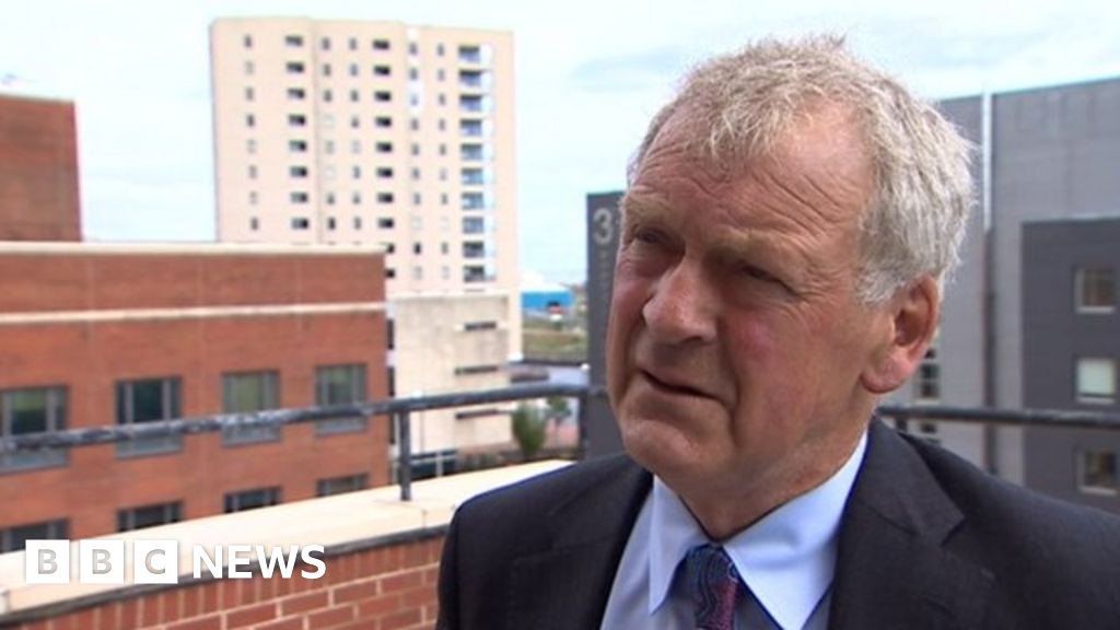 Stephen Crabb still has contribution to make, Glyn Davies says - BBC News