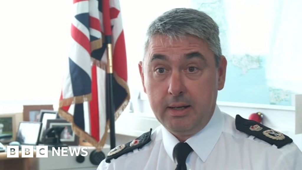 Coronavirus: Dorset police hit by 13% absence rate - BBC News