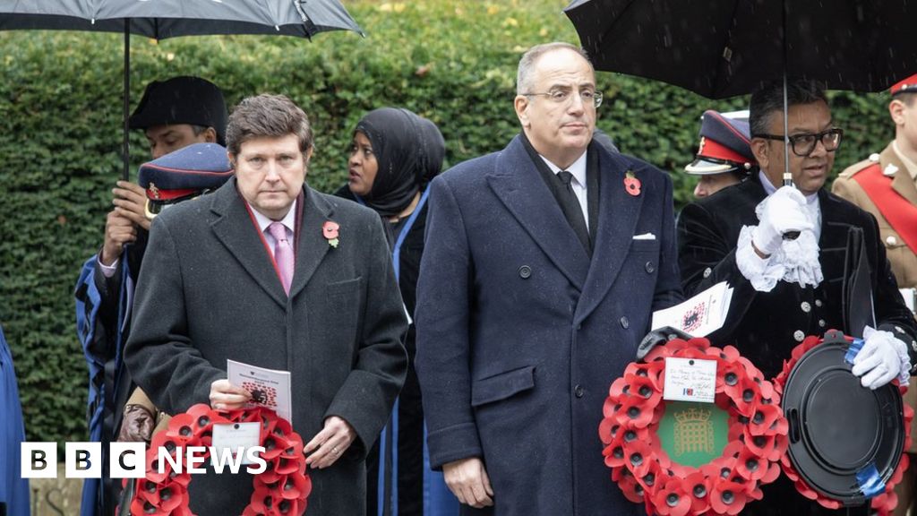 Crowds gather for Remembrance Sunday commemorations in Northamptonshire ...