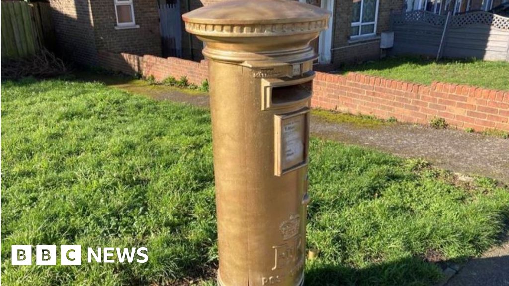 Kent Police investigate after Dartford postboxes painted gold