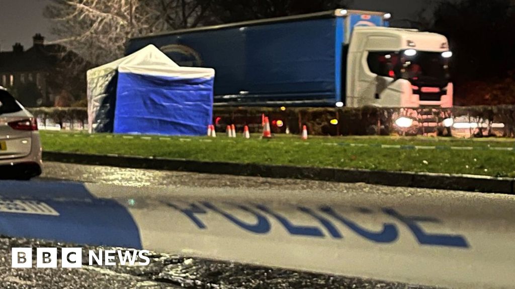 Pedestrian dies after being hit by lorry in Edinburgh