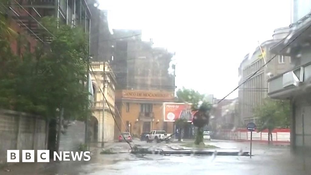 Cyclone Idai: Many dead in Zimbabwe and Mozambique - BBC News