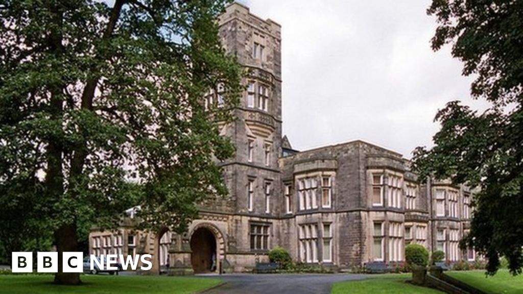 Cliffe Castle park restoration plans on public display - BBC News