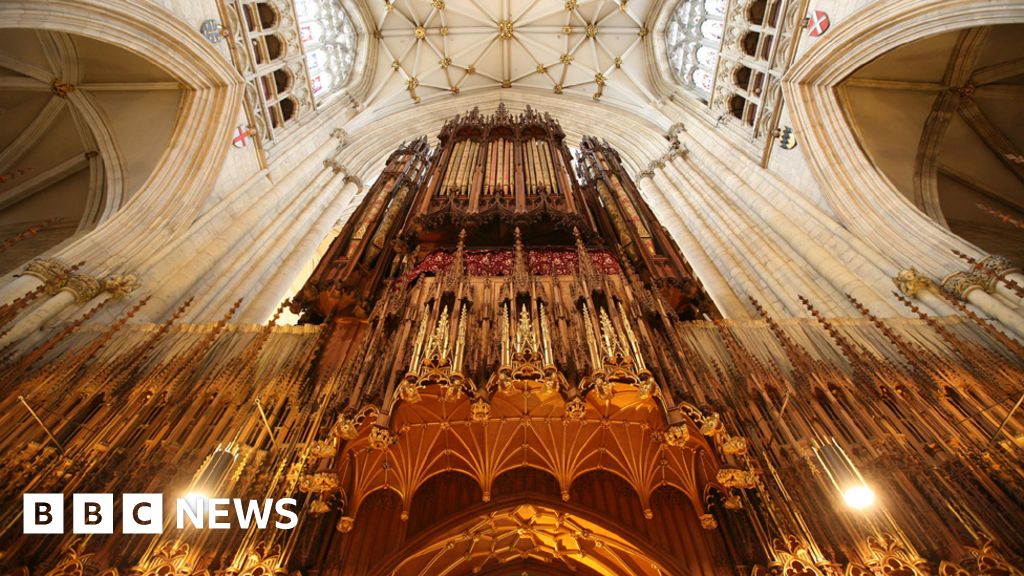 Final play for York Minster's organ before major refit - BBC News