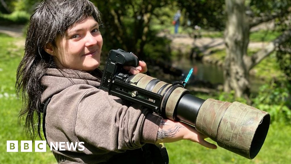 How I overcome disability to create works of art - BBC News