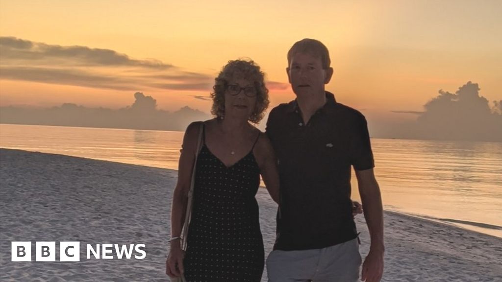 Coronavirus: Bath couple describe Maldives resort chaos Coronavirus: Bath couple describe Maldives resort chaos