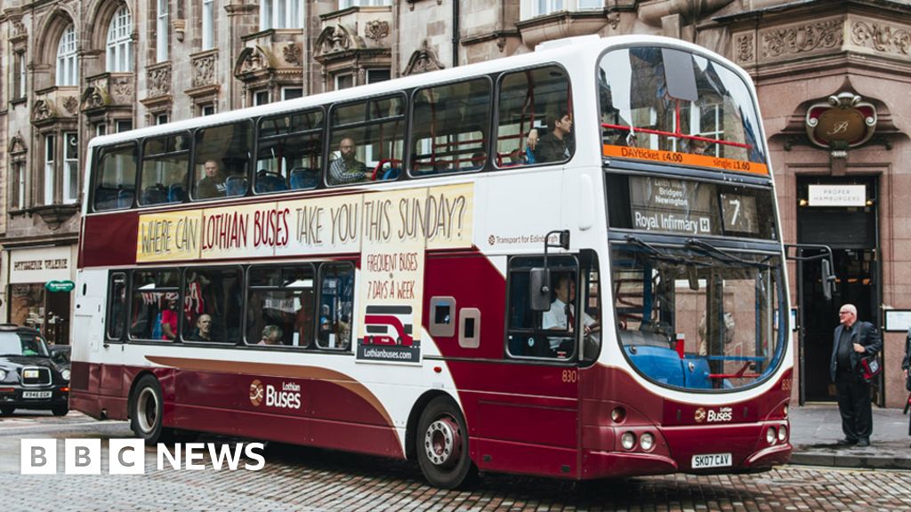 Lothian Buses staff vote for strike action in Edinburgh - BBC News