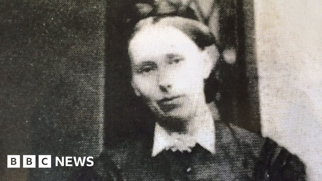Campaign calls for Pankhurst mother memorial - BBC News
