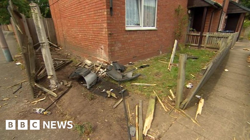 Teenager dies after car hits house in Birmingham - BBC News