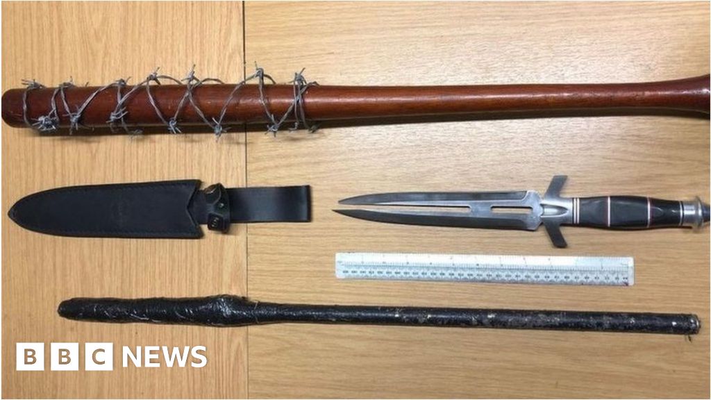 Walking Dead: Police find weapon like Negan's 'Lucille' in car - BBC News