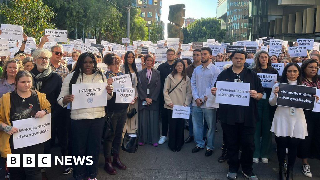 ‘We reject racism’: ABC colleagues rally behind Stan Grant - BBC News