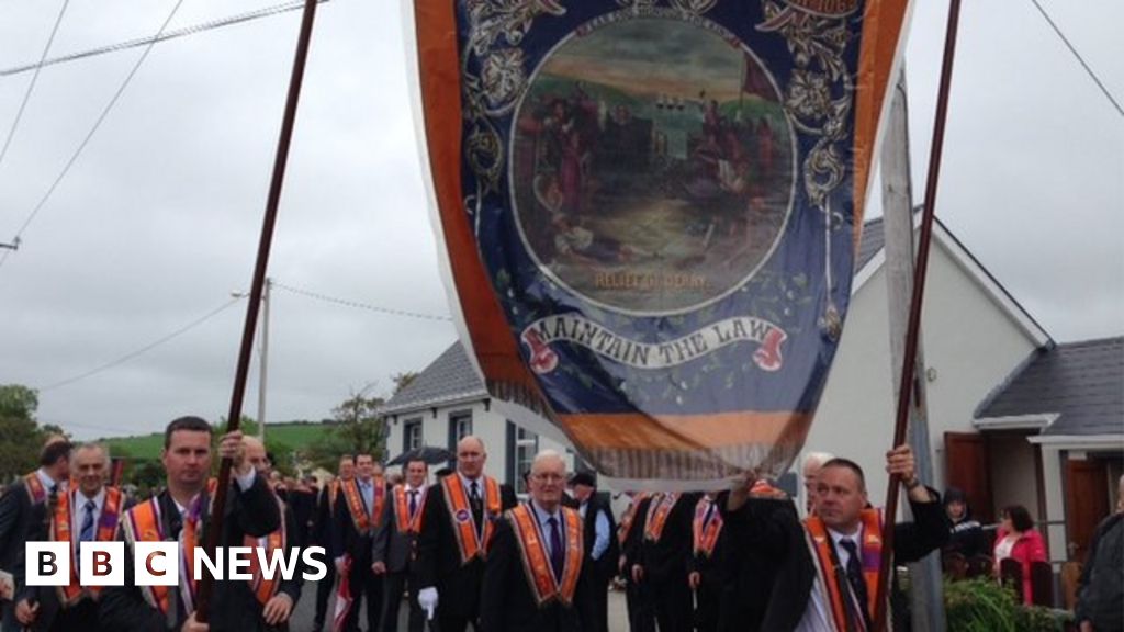 Rossnowlagh hosts annual Orange Order parade - BBC News