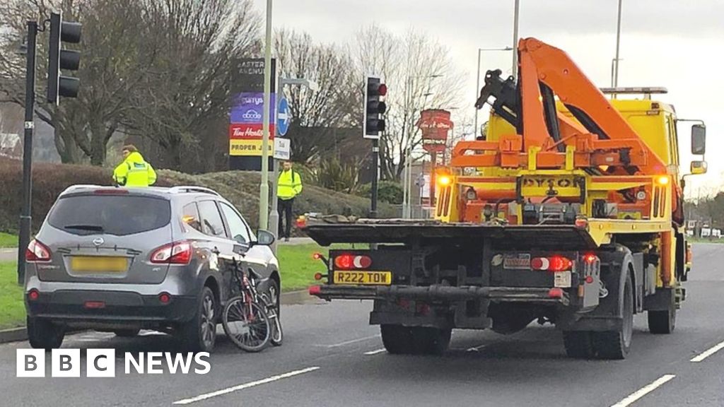 Cyclist, 10, seriously injured in collision in Gloucester - BBC News