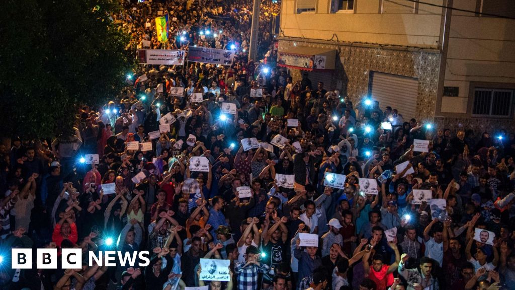 Morocco protests: Thousands demand release of Nasser Zefzafi - BBC News