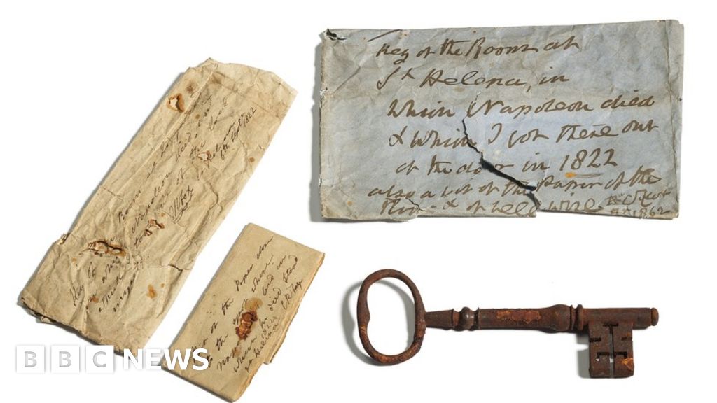 Napoleon bedroom key found in Scotland sold for £81,900 - BBC News