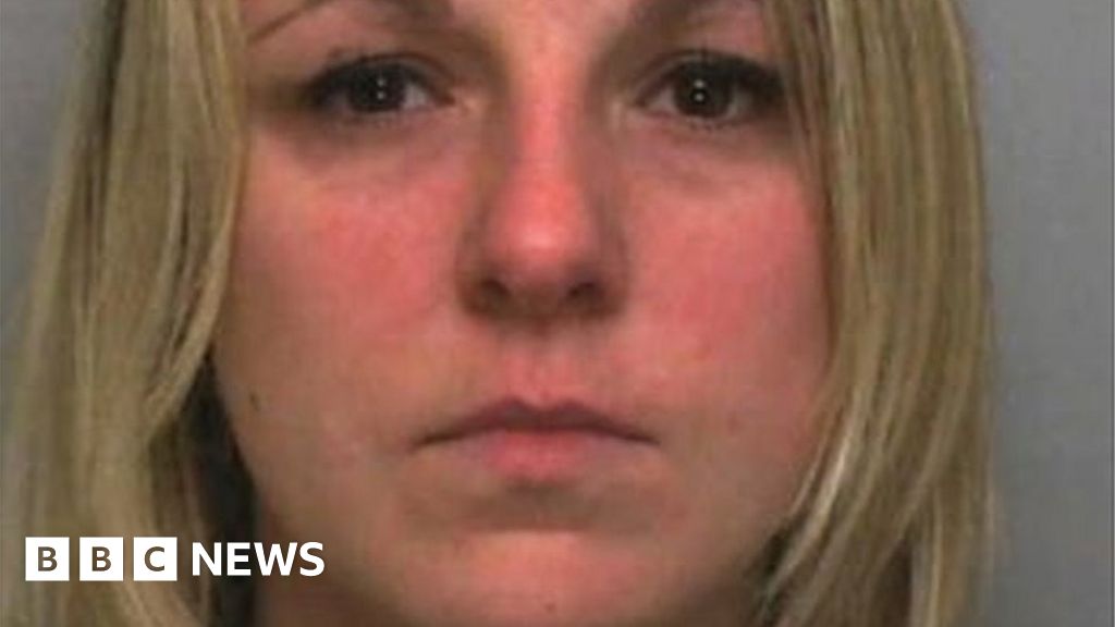 Kelly Jefferies: Mum missing with son may have changed hair - BBC News