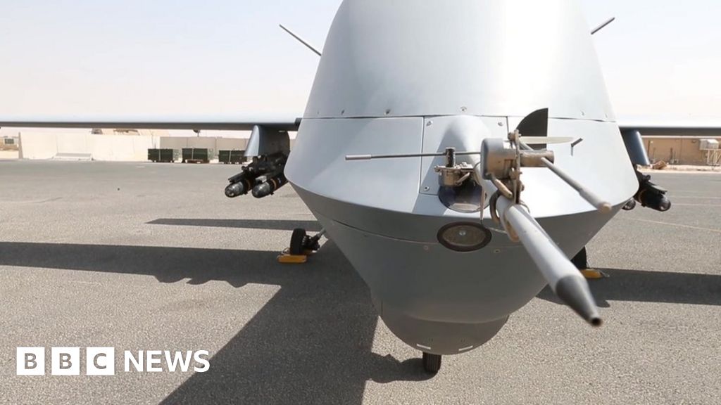 Flying drones over Syria from the Lincolnshire countryside - BBC News
