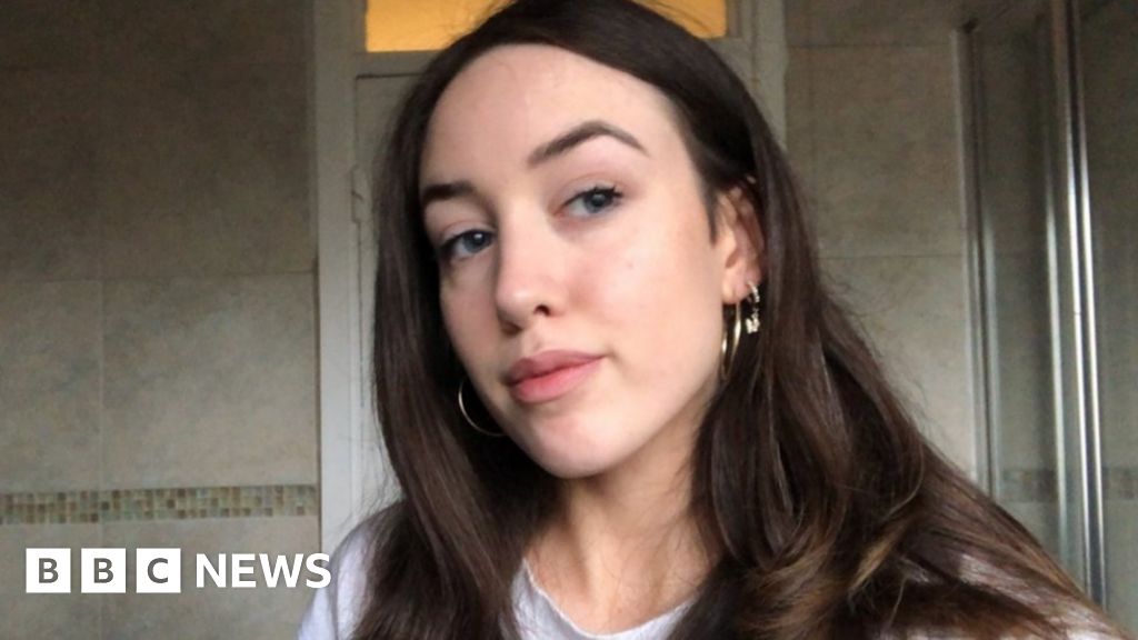 'I'm paying thousands for student housing I can't use' - BBC News
