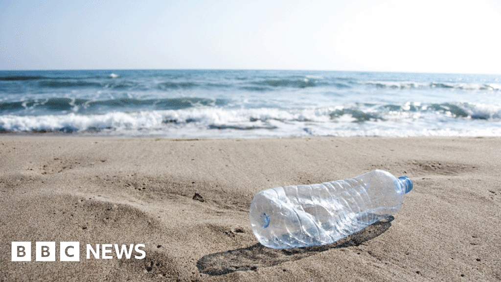 Thurso-led project to share ideas on reusing beach plastic - BBC News