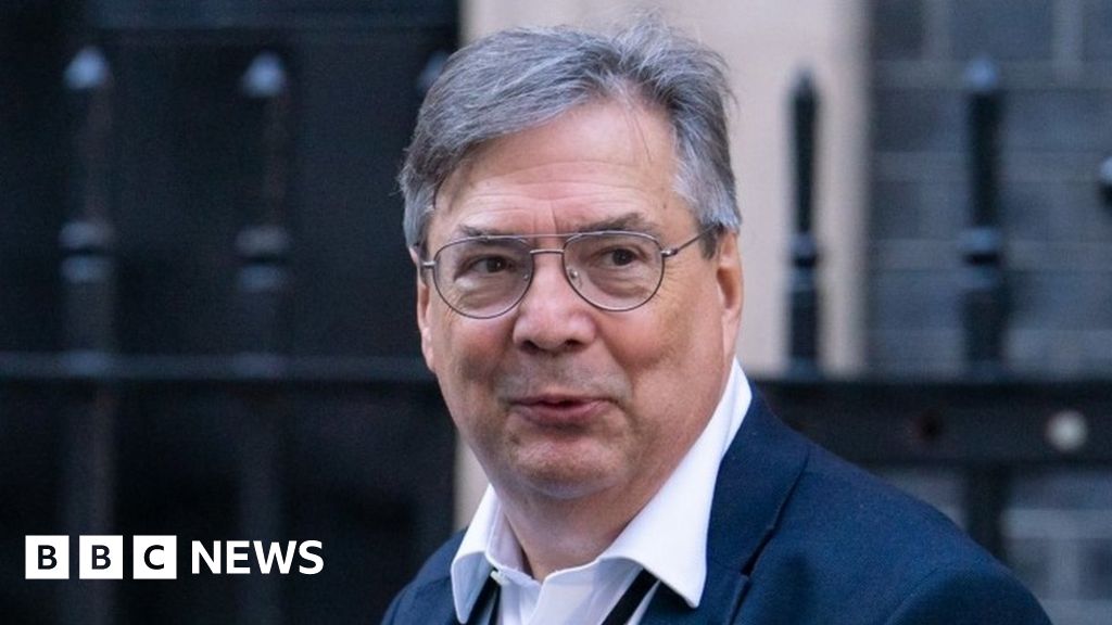 Labour demands answers from PM about aide Mark Fullbrook - BBC News