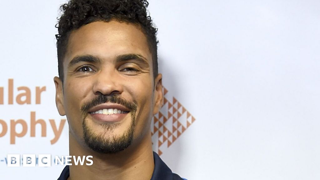 Anthony Ogogo: Boxer turned wrestler on AEW Wembley show - BBC News