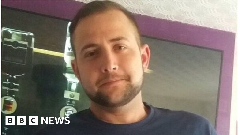 Dead man found in recycling unit 'slept in skip' - BBC News