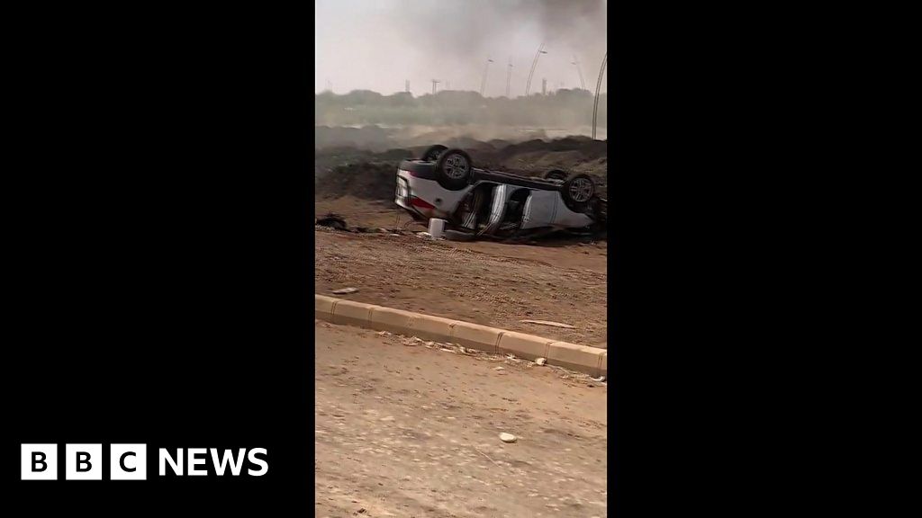 Sudan fighting: Footage shows Khartoum smoke and destruction - BBC News