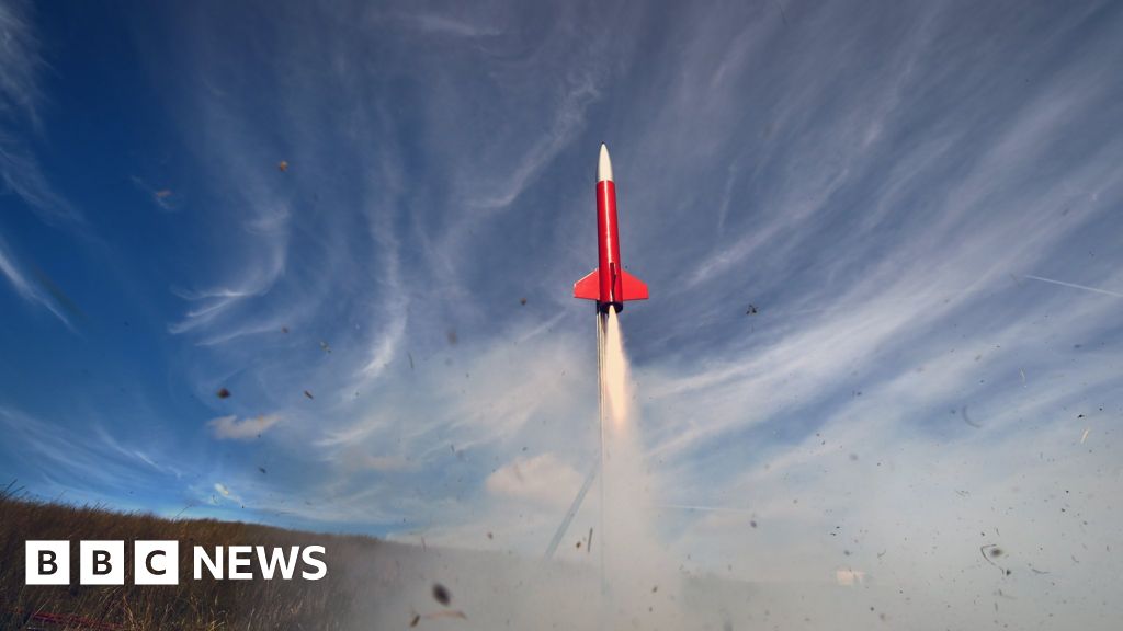 In pictures: International Rocket Week goes with a bang - BBC News